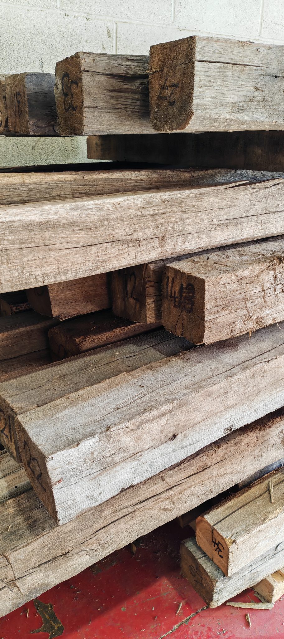 Reclaimed Oak Beams 2m+ ⁄ Elephant Timber Supplies